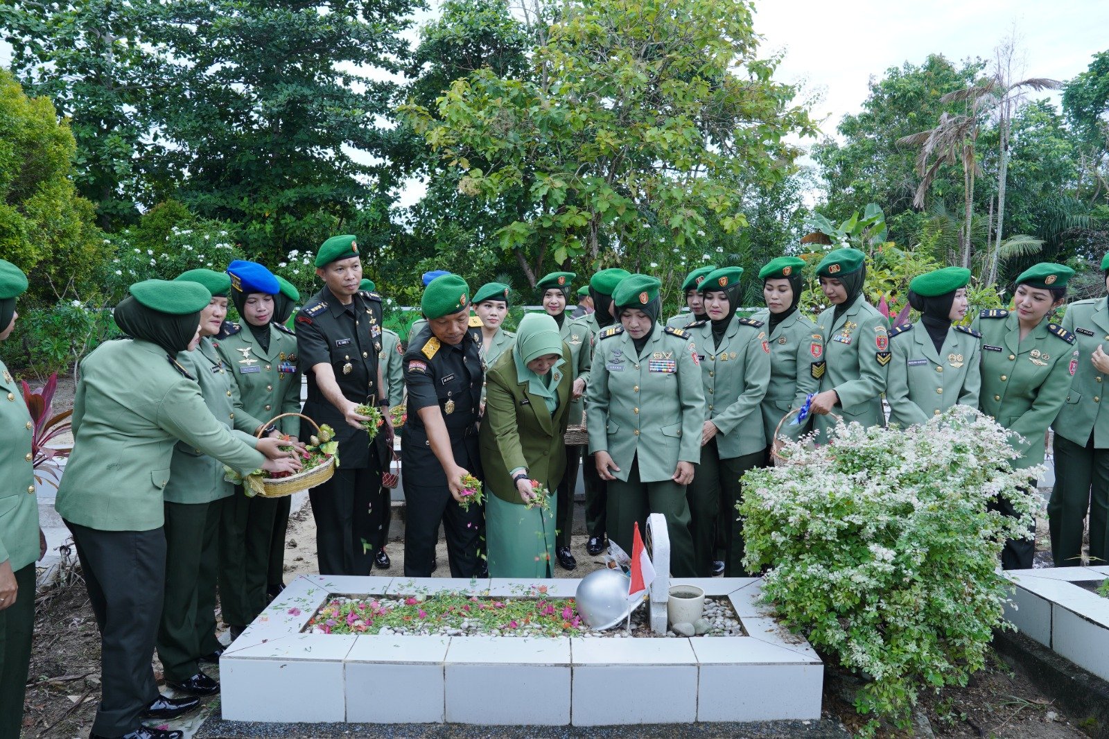 Fokus Borneo - Kodam VI Mulawarman Gelar Ziarah Peringatan Hari Juang TNI AD dan HUT ke-63 Kowad ...