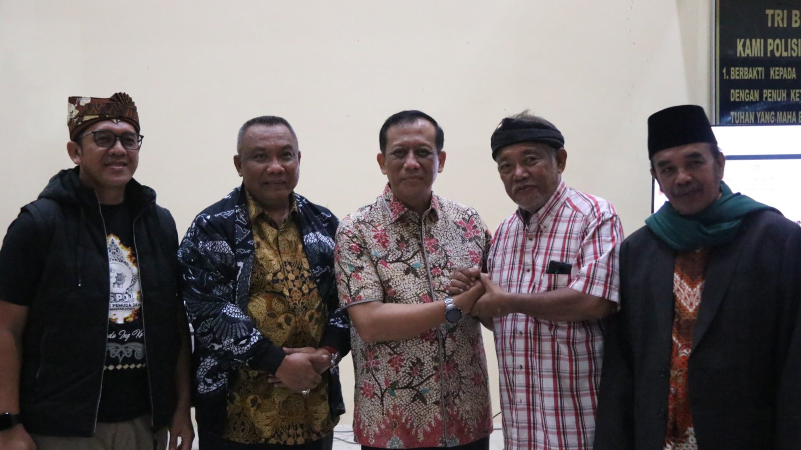 Kapolda Kaltara dan PJU Polda Kaltara Saksikan Pagelaran Wayang Kulit ...